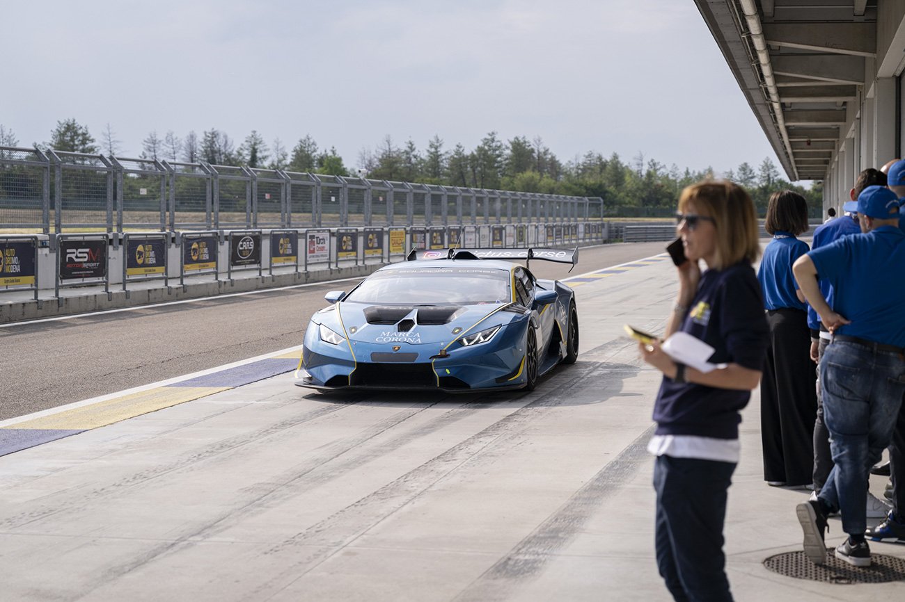 Speed Day: driving thrills with Corona Brand | Marca Corona