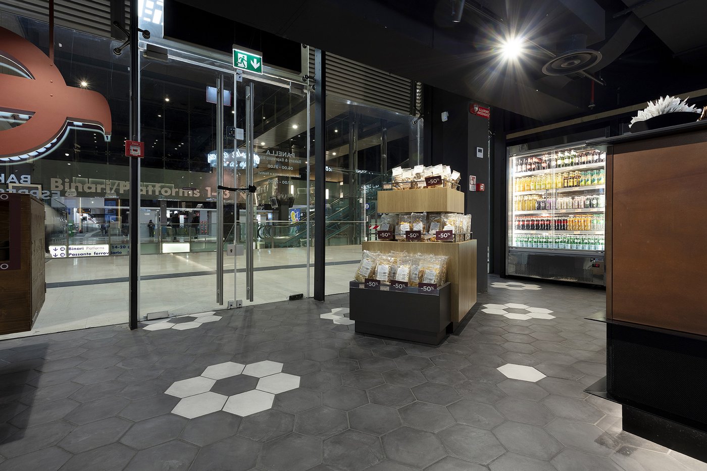 Panella Bakery Espresso bar: new floors with encaustic tiles | Marca Corona